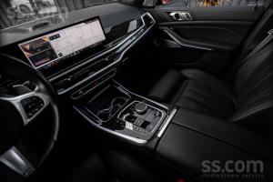 Black BMW X7 2023 in Jelgava, with an engine capacity of 3.00 L and mileage of 84 thousand km for 84900 €, photo 13 on AUTOMOTO.COM.LV