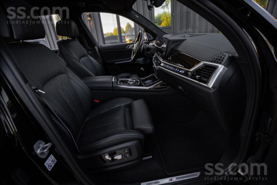 Black BMW X7 2023 in Jelgava, with an engine capacity of 3.00 L and mileage of 84 thousand km for 84900 €, photo 14 on AUTOMOTO.COM.LV
