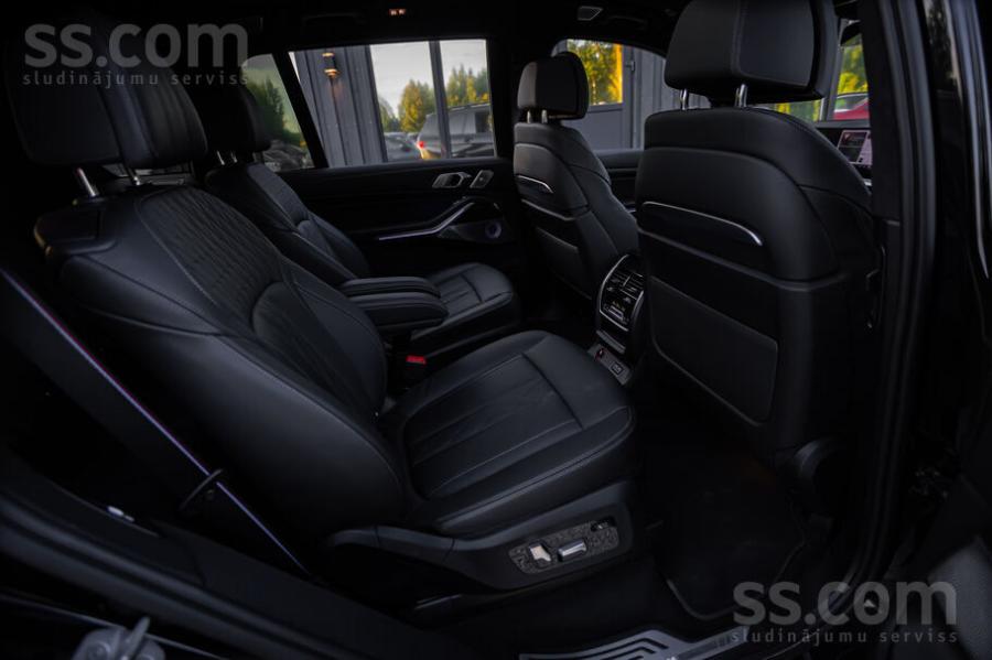 Black BMW X7 2023 in Jelgava, with an engine capacity of 3.00 L and mileage of 84 thousand km for 84900 €, photo 16 on AUTOMOTO.COM.LV