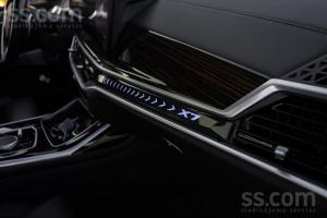 Black BMW X7 2023 in Jelgava, with an engine capacity of 3.00 L and mileage of 84 thousand km for 84900 €, photo 18 on AUTOMOTO.COM.LV