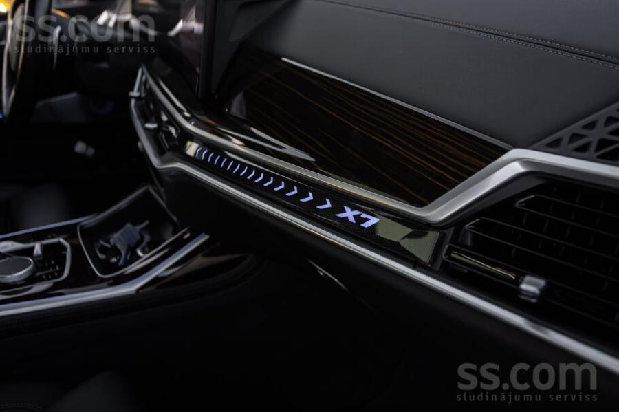Black BMW X7 2023 in Jelgava, with an engine capacity of 3.00 L and mileage of 84 thousand km for 84900 €, photo 18 on AUTOMOTO.COM.LV