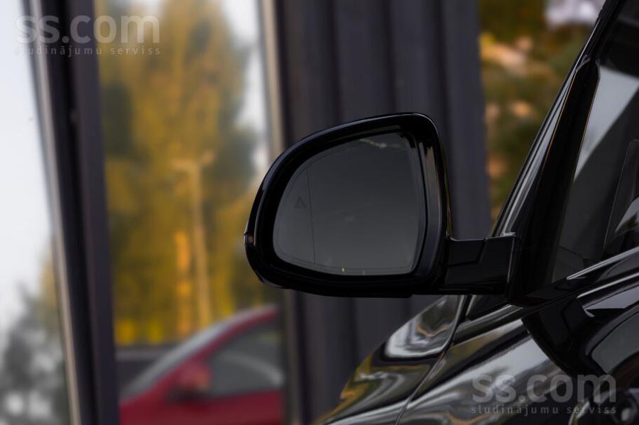 Black BMW X7 2023 in Jelgava, with an engine capacity of 3.00 L and mileage of 84 thousand km for 84900 €, photo 35 on AUTOMOTO.COM.LV