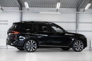Melns BMW X7 2023 Tukums, ar dzinēja tilpumu 2.99 L un nobraukumu 85 tūkst. km par 76777 €, foto 4 vietnē AUTOMOTO.COM.LV