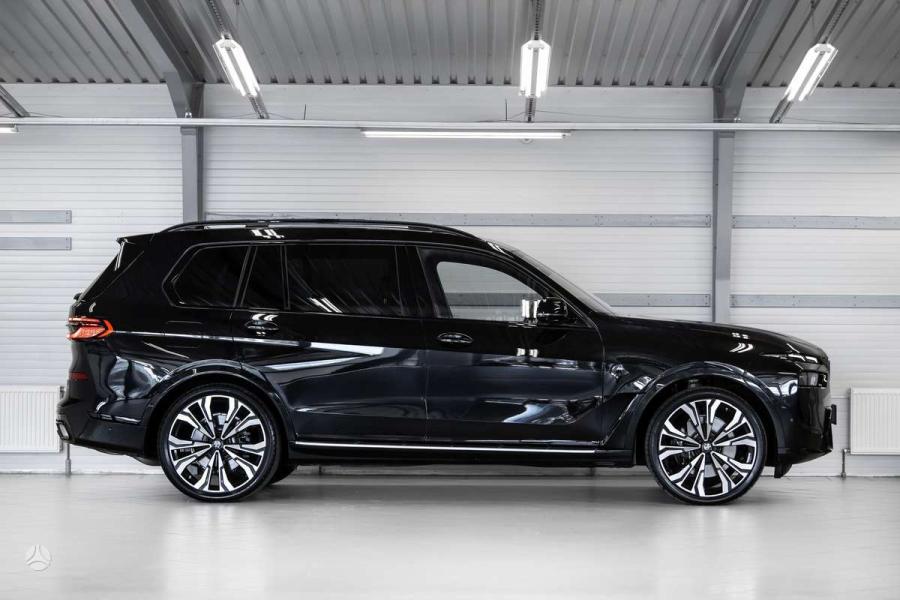 Melns BMW X7 2023 Tukums, ar dzinēja tilpumu 2.99 L un nobraukumu 85 tūkst. km par 76777 €, foto 5 vietnē AUTOMOTO.COM.LV