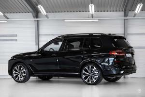 Melns BMW X7 2023 Tukums, ar dzinēja tilpumu 2.99 L un nobraukumu 85 tūkst. km par 76777 €, foto 9 vietnē AUTOMOTO.COM.LV