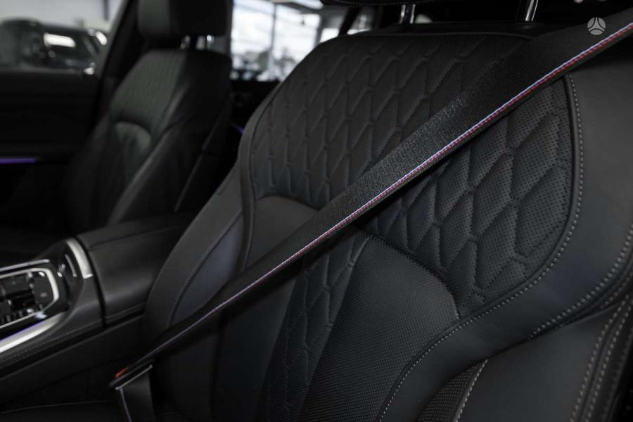 Melns BMW X7 2023 Tukums, ar dzinēja tilpumu 2.99 L un nobraukumu 85 tūkst. km par 76777 €, foto 14 vietnē AUTOMOTO.COM.LV