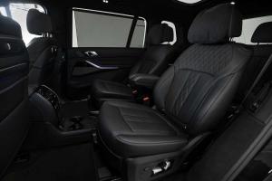 Melns BMW X7 2023 Tukums, ar dzinēja tilpumu 2.99 L un nobraukumu 85 tūkst. km par 76777 €, foto 17 vietnē AUTOMOTO.COM.LV