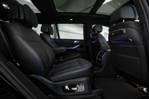 Melns BMW X7 2023 Tukums, ar dzinēja tilpumu 2.99 L un nobraukumu 85 tūkst. km par 76777 €, foto 18 vietnē AUTOMOTO.COM.LV