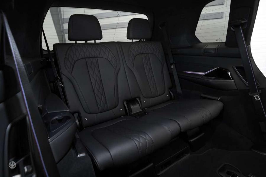 Melns BMW X7 2023 Tukums, ar dzinēja tilpumu 2.99 L un nobraukumu 85 tūkst. km par 76777 €, foto 26 vietnē AUTOMOTO.COM.LV