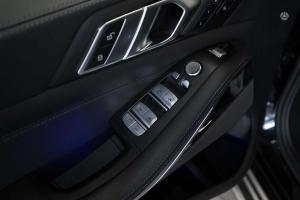 Melns BMW X7 2023 Tukums, ar dzinēja tilpumu 2.99 L un nobraukumu 85 tūkst. km par 76777 €, foto 38 vietnē AUTOMOTO.COM.LV