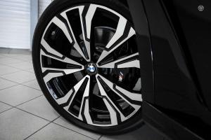 Melns BMW X7 2023 Tukums, ar dzinēja tilpumu 2.99 L un nobraukumu 85 tūkst. km par 76777 €, foto 58 vietnē AUTOMOTO.COM.LV