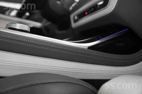 Black BMW X7 2023 in Tukums, with an engine capacity of 3.00 L and mileage of 55 thousand km for 82990 €, photo 4 on AUTOMOTO.COM.LV