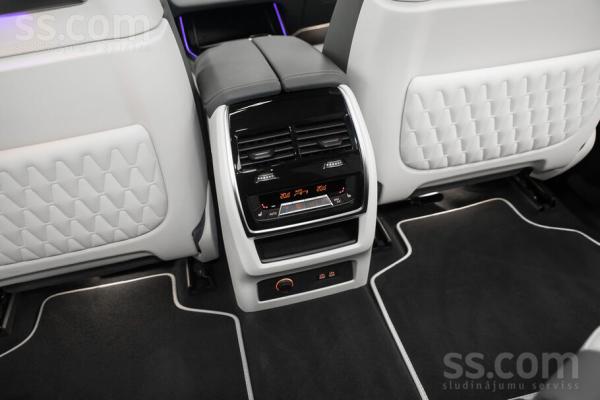 Black BMW X7 2023 in Tukums, with an engine capacity of 3.00 L and mileage of 55 thousand km for 82990 €, photo 5 on AUTOMOTO.COM.LV