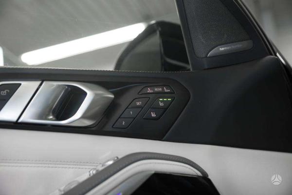 Черный БМВ X7 2023 в Тукумс, объемом двигателя 2.99 л и пробегом 55 тыс. км за 82990 €, фото 7 на AUTOMOTO.COM.LV