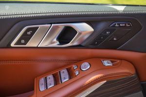 Melns BMW X7 2023 Kauņa, ar dzinēja tilpumu 2.99 L un nobraukumu 82 tūkst. km par 76950 €, foto 31 vietnē AUTOMOTO.COM.LV