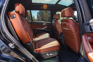 Melns BMW X7 2023 Kauņa, ar dzinēja tilpumu 2.99 L un nobraukumu 82 tūkst. km par 76950 €, foto 39 vietnē AUTOMOTO.COM.LV