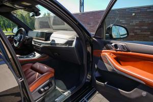 Melns BMW X7 2023 Kauņa, ar dzinēja tilpumu 2.99 L un nobraukumu 82 tūkst. km par 76950 €, foto 40 vietnē AUTOMOTO.COM.LV
