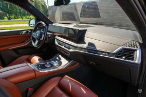 Melns BMW X7 2023 Kauņa, ar dzinēja tilpumu 2.99 L un nobraukumu 82 tūkst. km par 76950 €, foto 41 vietnē AUTOMOTO.COM.LV