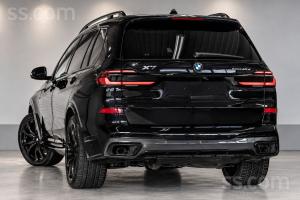 Melns BMW X7 2023 Tukums, ar dzinēja tilpumu 3.00 L un nobraukumu 77 tūkst. km par 79990 €, foto 3 vietnē AUTOMOTO.COM.LV