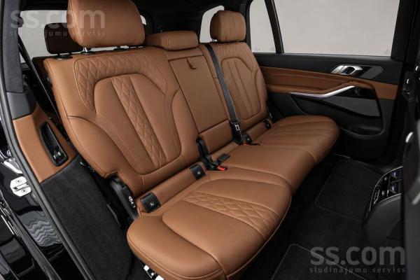 Melns BMW X7 2023 Tukums, ar dzinēja tilpumu 3.00 L un nobraukumu 77 tūkst. km par 79990 €, foto 5 vietnē AUTOMOTO.COM.LV