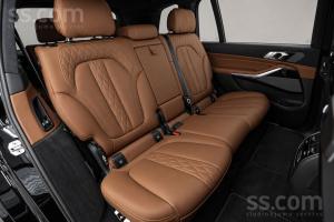 Melns BMW X7 2023 Tukums, ar dzinēja tilpumu 3.00 L un nobraukumu 77 tūkst. km par 79990 €, foto 5 vietnē AUTOMOTO.COM.LV