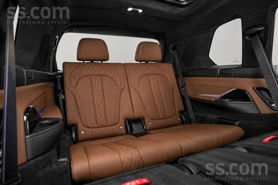 Melns BMW X7 2023 Tukums, ar dzinēja tilpumu 3.00 L un nobraukumu 77 tūkst. km par 79990 €, foto 7 vietnē AUTOMOTO.COM.LV