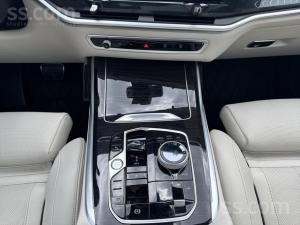 Black BMW X7 2024 in Tukums, with an engine capacity of 3.00 L and mileage of 0 thousand km for 49900 €, photo 4 on AUTOMOTO.COM.LV
