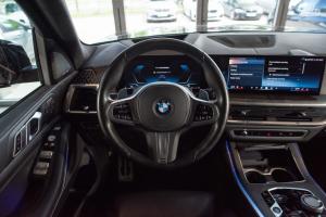 Black BMW X7 2024 in Kaunas, with an engine capacity of 3.00 L and mileage of 29 thousand km for 87900 €, photo 12 on AUTOMOTO.COM.LV