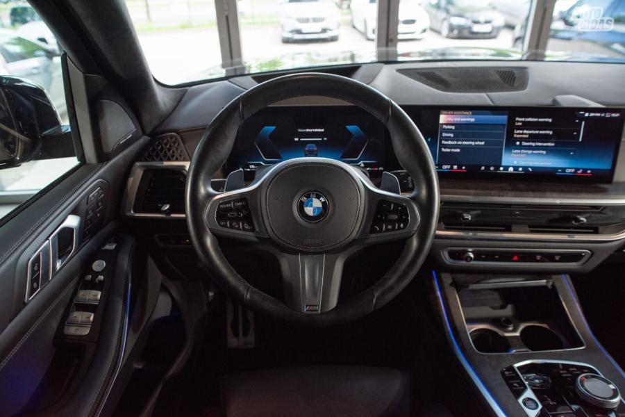 Black BMW X7 2024 in Kaunas, with an engine capacity of 3.00 L and mileage of 29 thousand km for 87900 €, photo 12 on AUTOMOTO.COM.LV