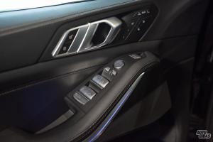Black BMW X7 2024 in Kaunas, with an engine capacity of 3.00 L and mileage of 29 thousand km for 87900 €, photo 17 on AUTOMOTO.COM.LV