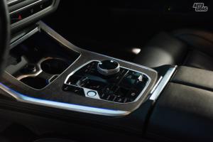 Black BMW X7 2024 in Kaunas, with an engine capacity of 3.00 L and mileage of 29 thousand km for 87900 €, photo 21 on AUTOMOTO.COM.LV