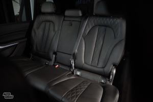 Black BMW X7 2024 in Kaunas, with an engine capacity of 3.00 L and mileage of 29 thousand km for 87900 €, photo 24 on AUTOMOTO.COM.LV
