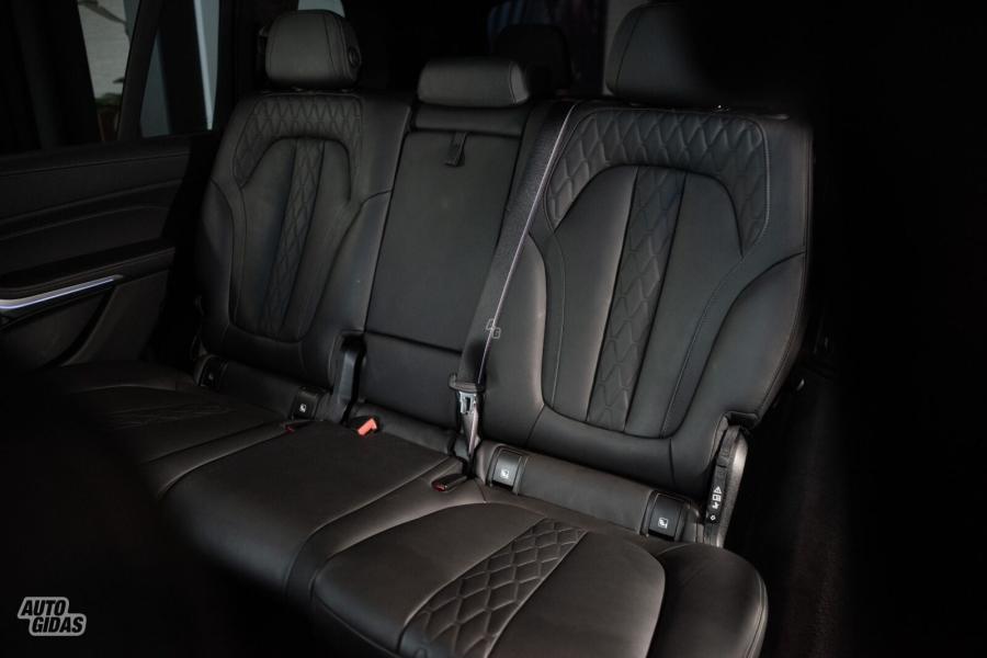 Black BMW X7 2024 in Kaunas, with an engine capacity of 3.00 L and mileage of 29 thousand km for 87900 €, photo 24 on AUTOMOTO.COM.LV