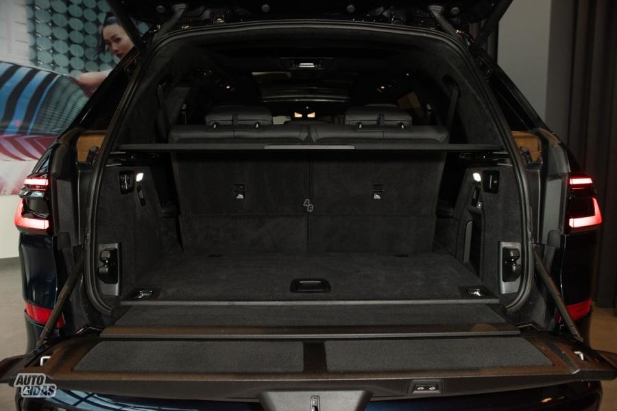 Black BMW X7 2024 in Kaunas, with an engine capacity of 3.00 L and mileage of 29 thousand km for 87900 €, photo 25 on AUTOMOTO.COM.LV