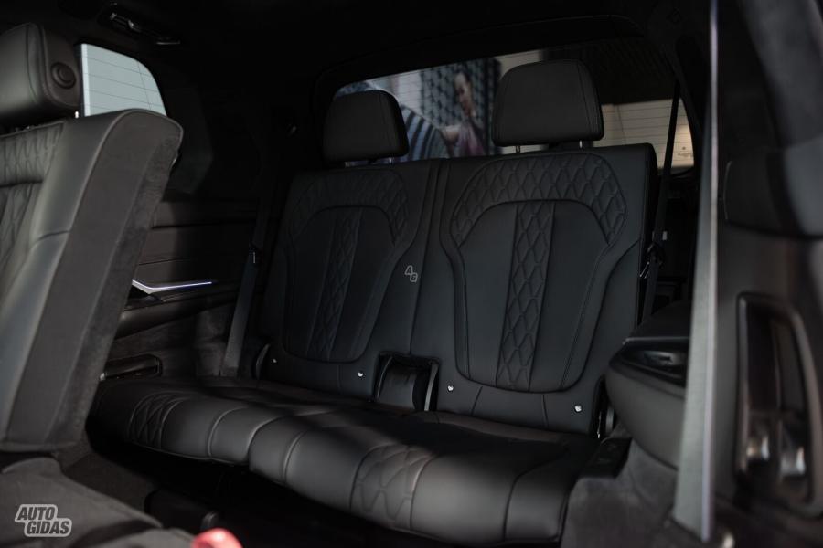 Black BMW X7 2024 in Kaunas, with an engine capacity of 3.00 L and mileage of 29 thousand km for 87900 €, photo 26 on AUTOMOTO.COM.LV
