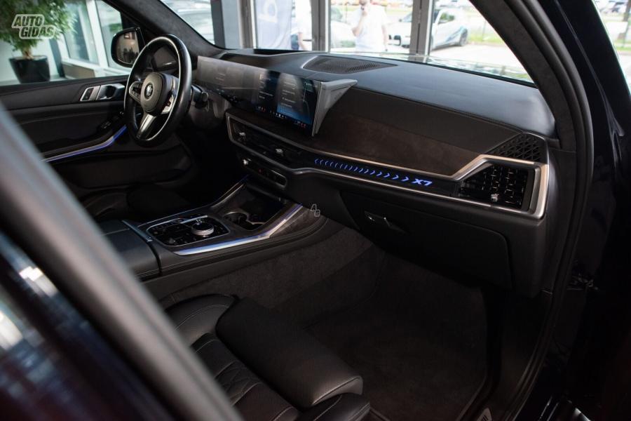Black BMW X7 2024 in Kaunas, with an engine capacity of 3.00 L and mileage of 29 thousand km for 86300 €, photo 20 on AUTOMOTO.COM.LV
