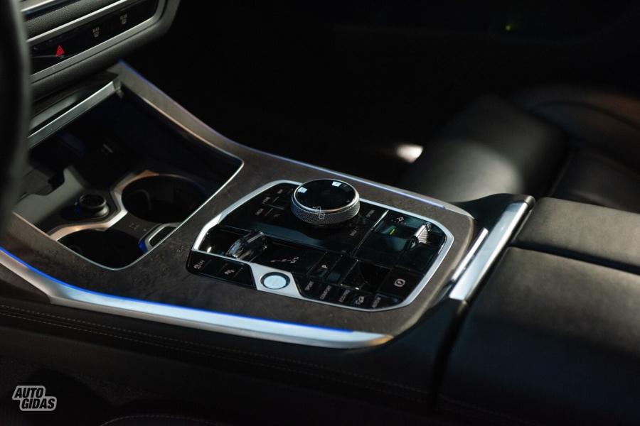Black BMW X7 2024 in Kaunas, with an engine capacity of 3.00 L and mileage of 29 thousand km for 86300 €, photo 21 on AUTOMOTO.COM.LV
