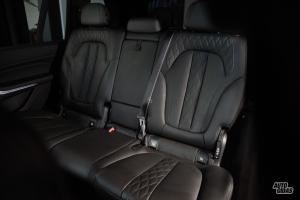 Black BMW X7 2024 in Kaunas, with an engine capacity of 3.00 L and mileage of 29 thousand km for 86300 €, photo 24 on AUTOMOTO.COM.LV