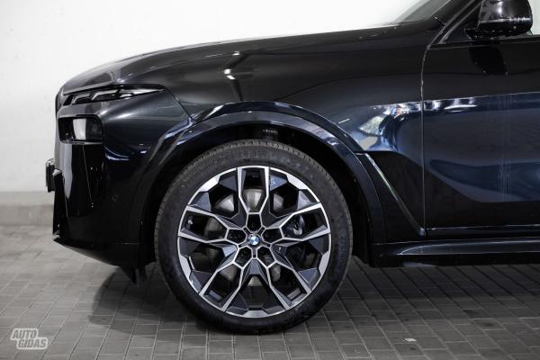 BMW X7 2024 in Vilnius on AUTOMOTO.COM.LV Black BMW X7 2024 in Vilnius, with an engine capacity of 3.00 L and mileage of 99 thousand km for 80991 €, photo 6 on AUTOMOTO.COM.LV