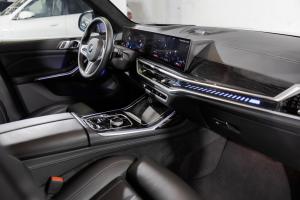 Melns BMW X7 2024 Viļņa, ar dzinēja tilpumu 4.40 L un nobraukumu 21 tūkst. km par 94771 €, foto 14 vietnē AUTOMOTO.COM.LV