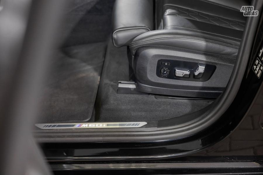 Melns BMW X7 2024 Viļņa, ar dzinēja tilpumu 4.40 L un nobraukumu 21 tūkst. km par 94771 €, foto 30 vietnē AUTOMOTO.COM.LV