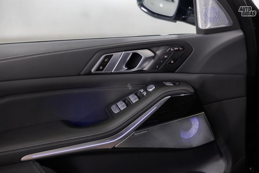 Melns BMW X7 2024 Viļņa, ar dzinēja tilpumu 4.40 L un nobraukumu 21 tūkst. km par 94771 €, foto 32 vietnē AUTOMOTO.COM.LV