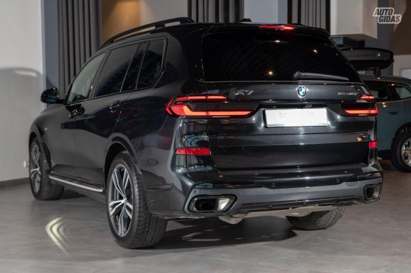 BMW X7 2024 in Kaunas on AUTOMOTO.COM.LV Black BMW X7 2024 in Kaunas, with an engine capacity of 3.00 L and mileage of 27 thousand km for 87372 €, photo 6 on AUTOMOTO.COM.LV