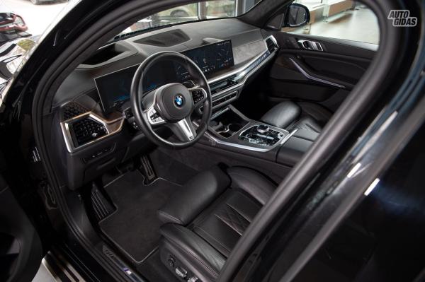 BMW X7 2024 in Kaunas on AUTOMOTO.COM.LV Black BMW X7 2024 in Kaunas, with an engine capacity of 3.00 L and mileage of 27 thousand km for 87372 €, photo 11 on AUTOMOTO.COM.LV