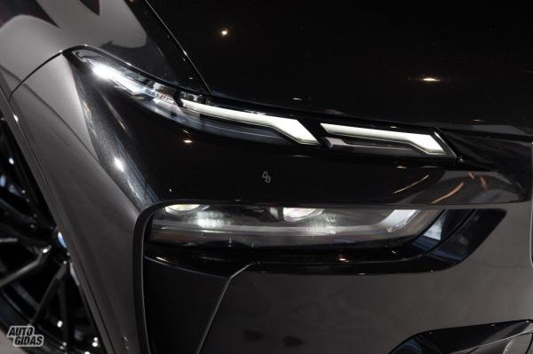 Black BMW X7 2024 in Kaunas, with an engine capacity of 3.00 L and mileage of 48 thousand km for 95000 €, photo 4 on AUTOMOTO.COM.LV