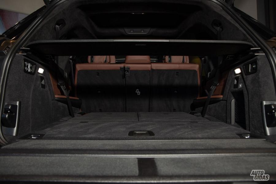 Melns BMW X7 2024 Kauņa, ar dzinēja tilpumu 3.00 L un nobraukumu 48 tūkst. km par 95000 €, foto 28 vietnē AUTOMOTO.COM.LV
