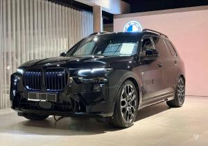 Black BMW X7 2025 in Vilnius, with an engine capacity of 3.00 L and mileage of 17 thousand km for 90992 €, photo 1 on AUTOMOTO.COM.LV