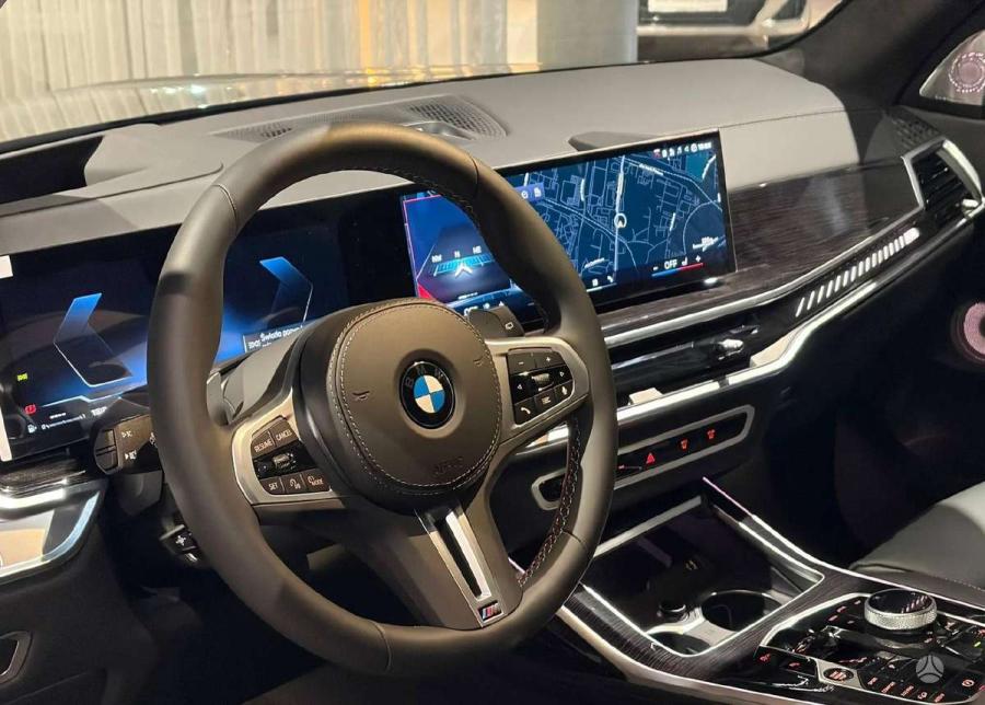Black BMW X7 2025 in Vilnius, with an engine capacity of 3.00 L and mileage of 17 thousand km for 90992 €, photo 4 on AUTOMOTO.COM.LV