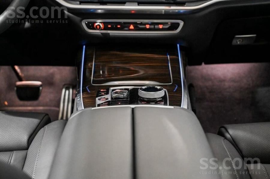 Melns BMW X7 2025 Rīga, ar dzinēja tilpumu 3.00 L un nobraukumu 39 tūkst. km par 95000 €, foto 8 vietnē AUTOMOTO.COM.LV