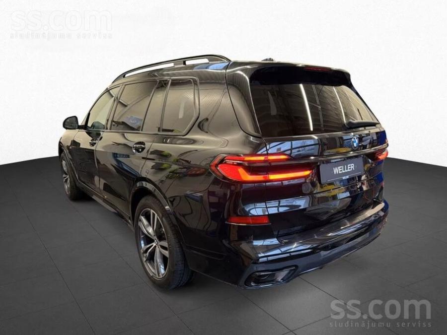 Black BMW X7 2025 in Riga, with an engine capacity of 3.00 L and mileage of 39 thousand km for 93000 €, photo 3 on AUTOMOTO.COM.LV